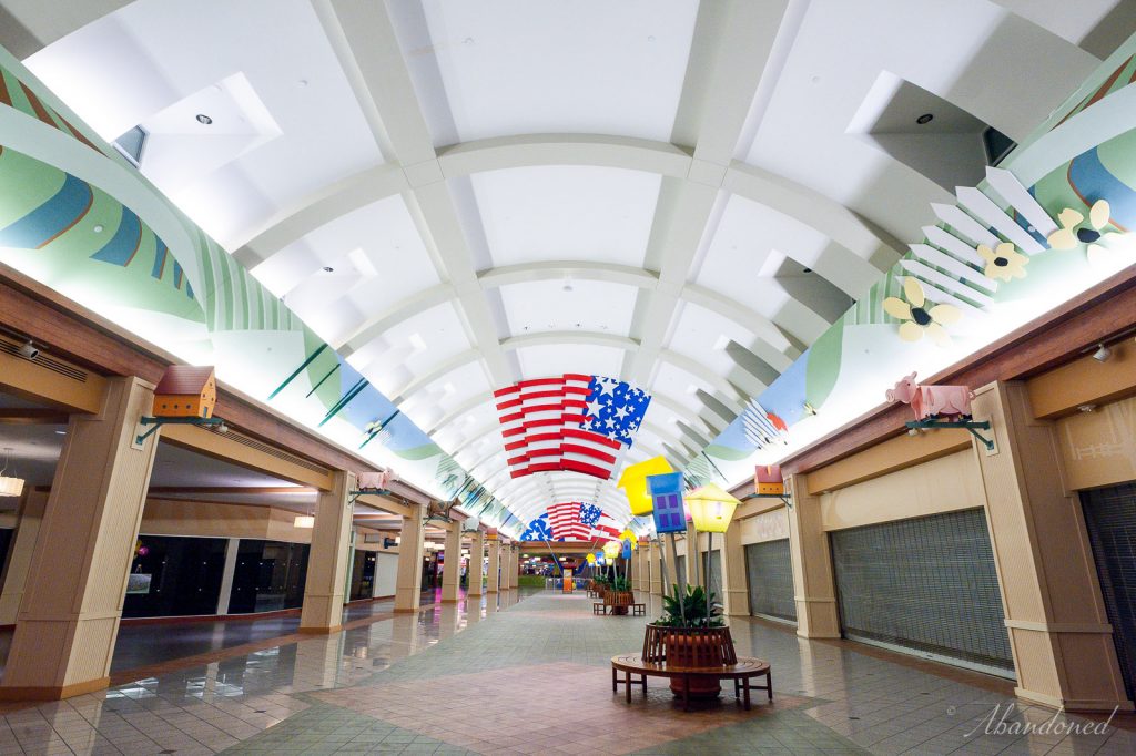 Cincinnati Mall - Abandoned